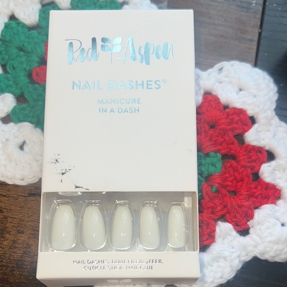 Red Aspen | Makeup | Red Aspen White Presson Nails | Poshmark